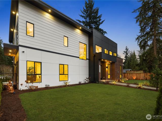 10416 th Avenue NE