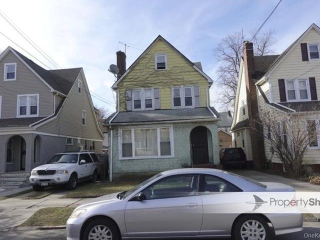 10416 th St, Hollis, NY 11412