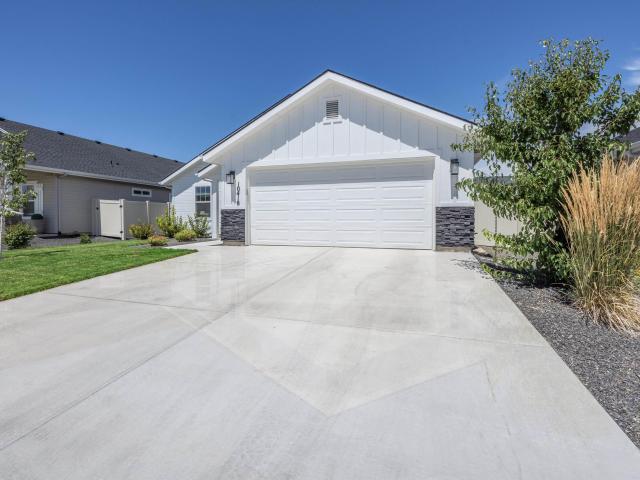 10418 Rockaway Ridge St