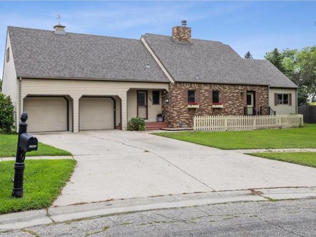 1041 Meyer Blvd, West Fargo, ND 58078