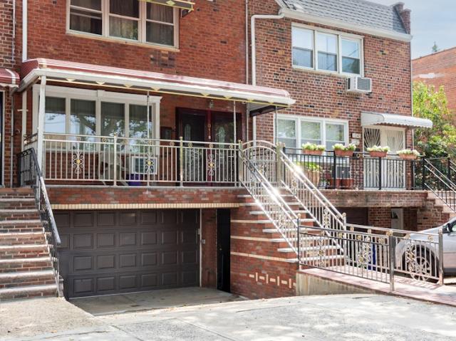 1041 E 85TH Street