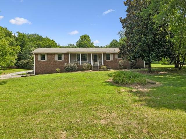 1041 Forest Harbor Dr, Hendersonville, TN 37075