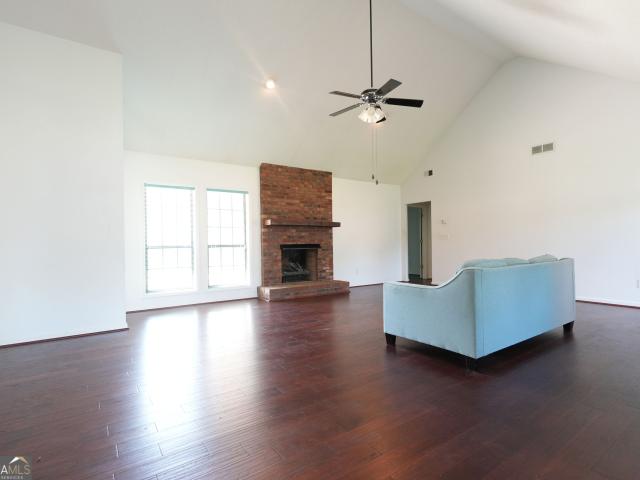 1041 Forest Hills Drive SE
