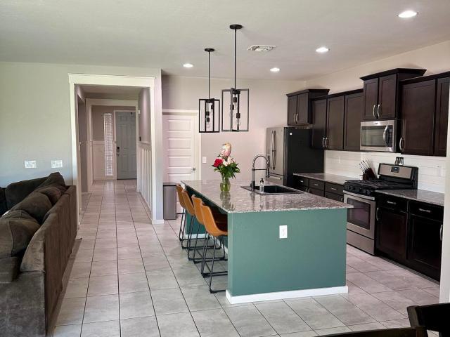 1041 Glen Canyon Dr, San Tan Valley, AZ 85140 | MLS #7021