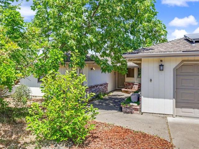 1041 LA Loma Dr, Medford, OR 97504