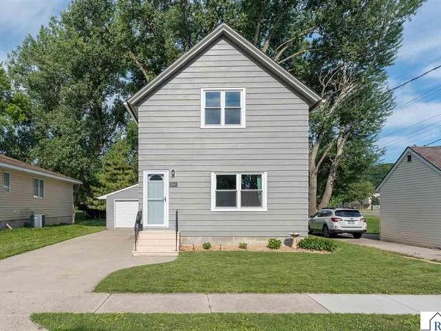 1041 Quincy St, North Mankato, MN 56003