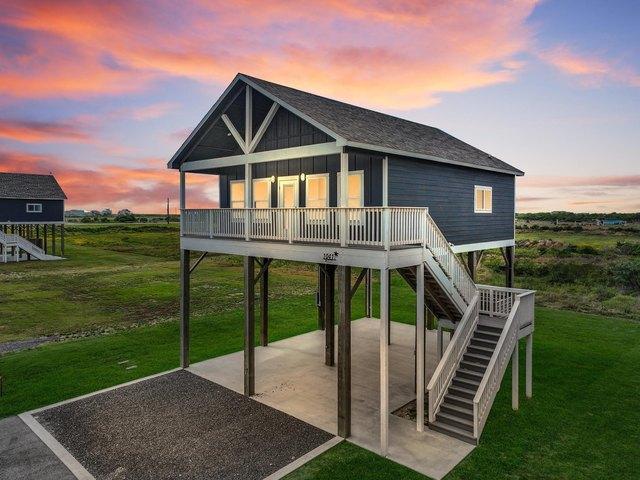 1041 Sunset Cir W, Crystal Beach, TX 77650