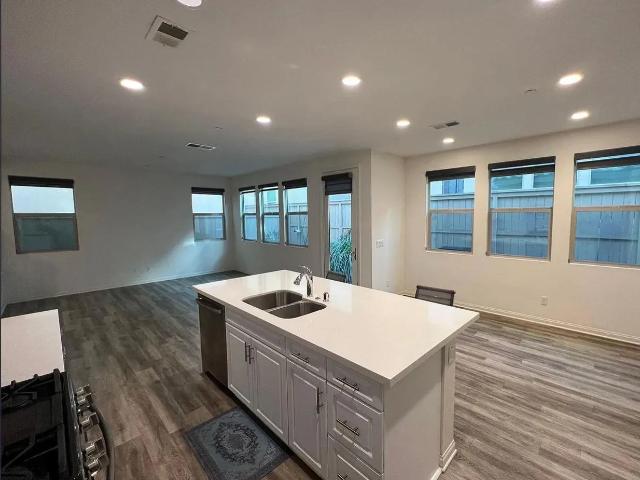 1041 sea glass way