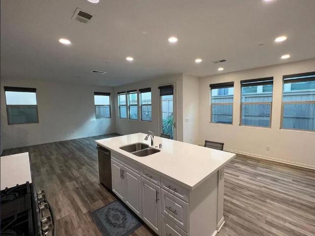 1041 sea glass way