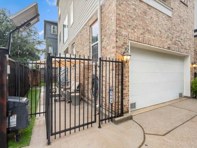 1041 W 17th Street