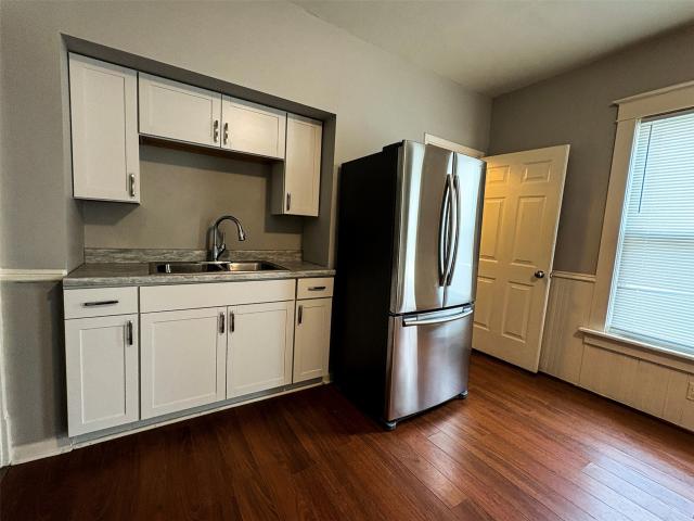 1041 W 4TH Street