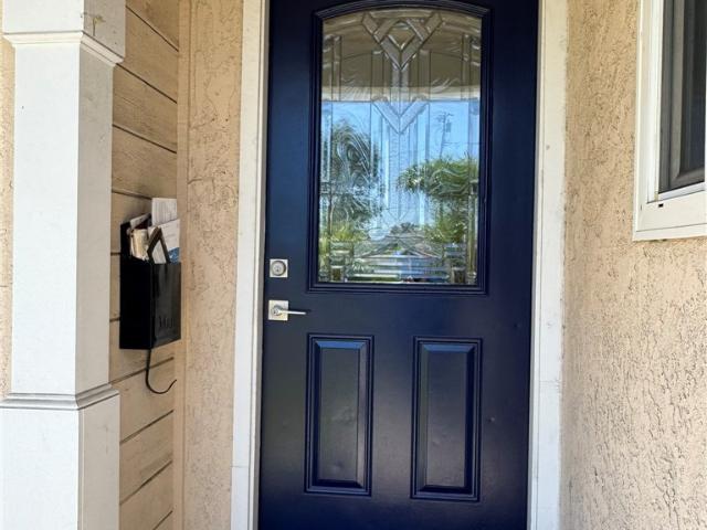 1041 W Acacia