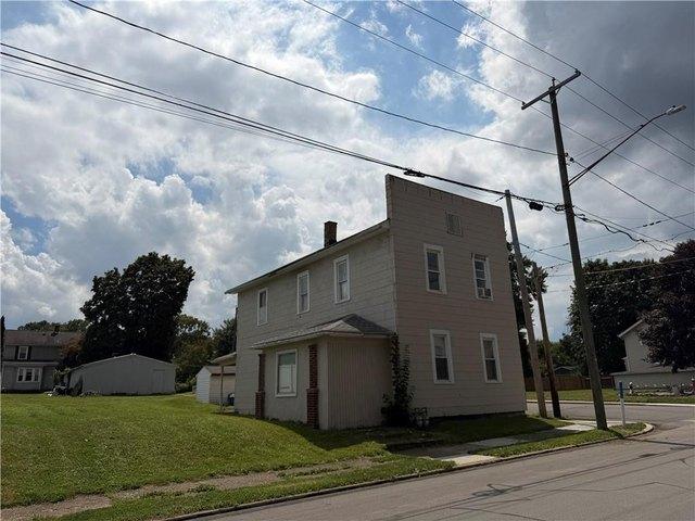 1041 W Ridge Ave, Sharpsville, PA 16150