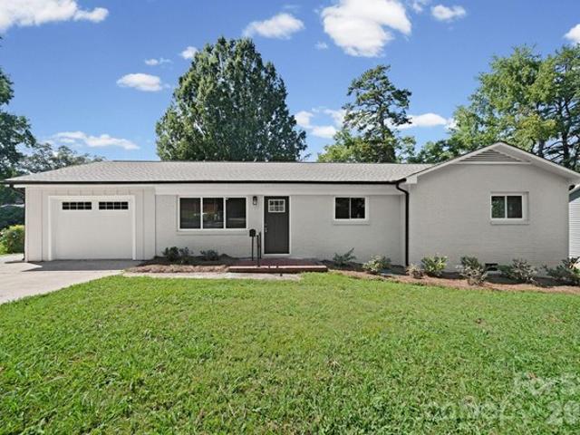 1041 Watts Dr, Charlotte, NC 28216