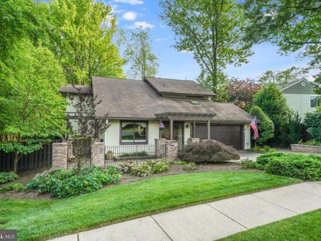 10423 Fyfe Ct, Fairfax, VA 22032