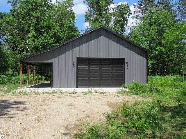 10420 W Rosted Rd, Lake City, MI 49651