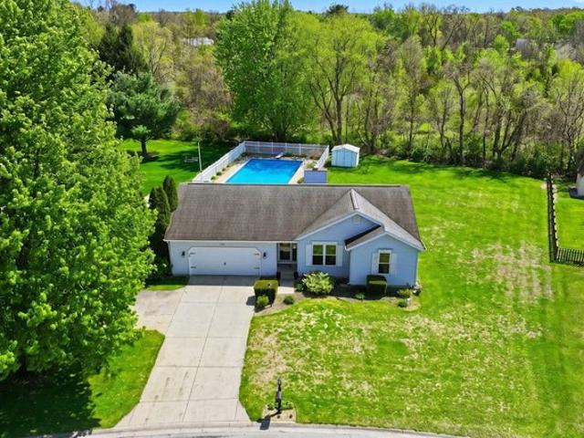 10424 Courtney Ln, Granger, IN 46530