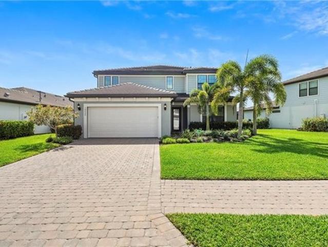 10428 Ventana Ln, Naples, FL 34120