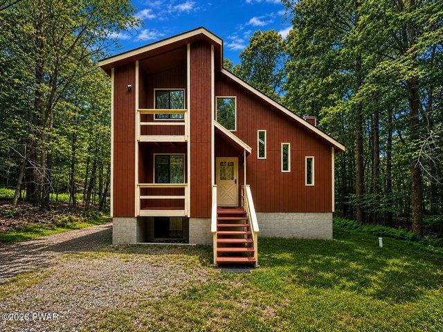 1042 Maplewood Dr, Newfoundland, PA 18445