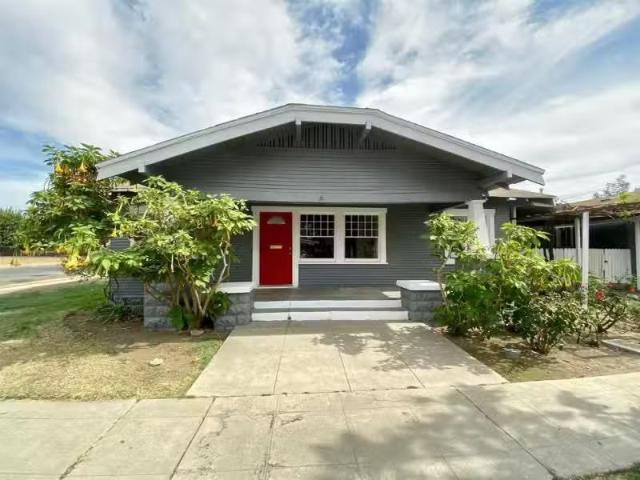 1042 N Harrison Ave, Fresno, CA 93728