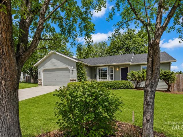 1042 N Stonehenge Way