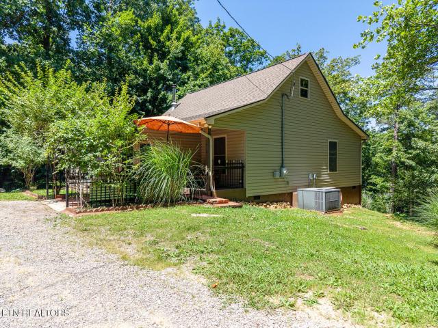 1042 Old Oliver Rd