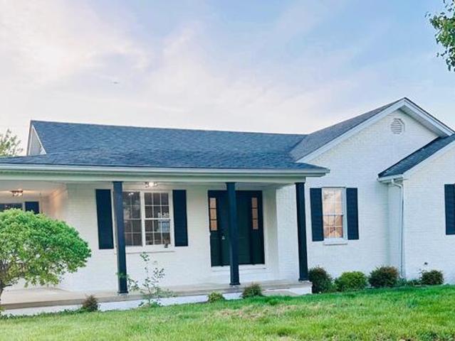 1042 Ashley Way, Lawrenceburg, KY 40342