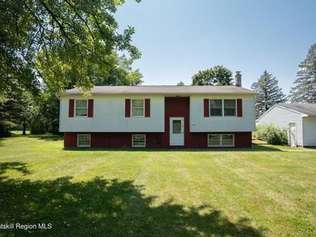 1042 County Route 22, Ghent, NY 12075