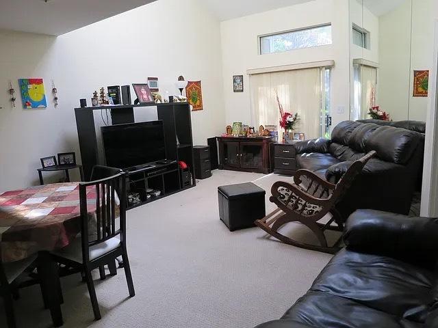 1042 Courtland Drive