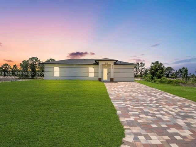 1042 Darlington St, Lehigh Acres, FL 33974