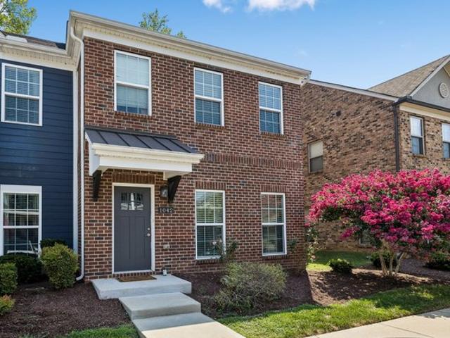 1042 Emery Bay Cir, Hendersonville, TN 37075
