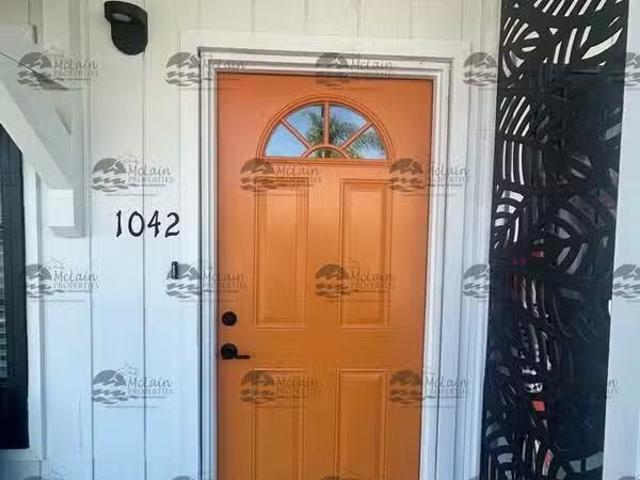 1042 Greenfield Dr 1024 1044 Greenfield Dr