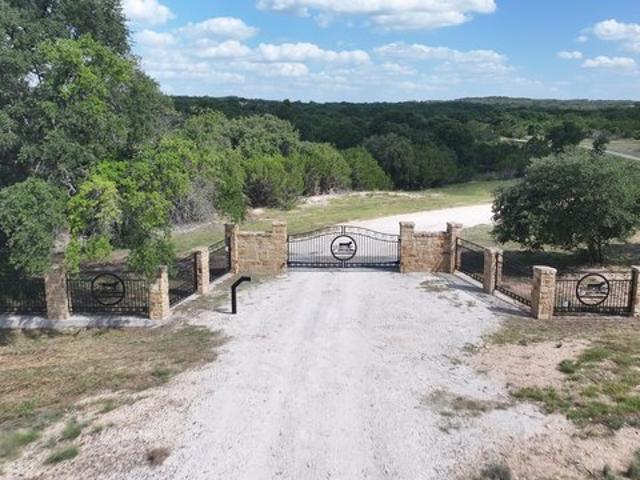 1042 Highway 174, Meridian, TX 76665