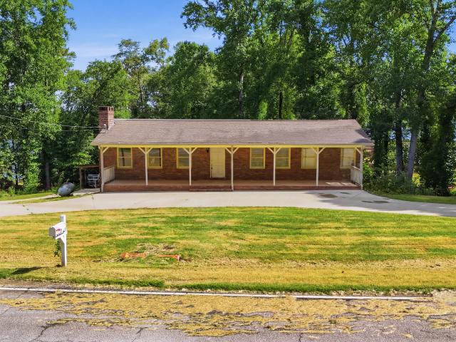 1042 Lakeland Drive