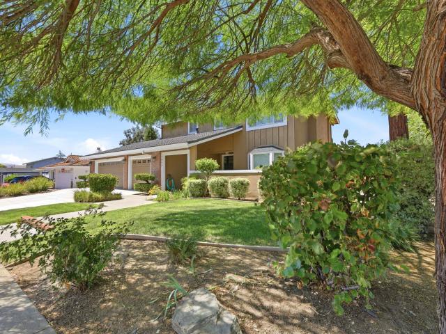 1042 Lomitas Ave