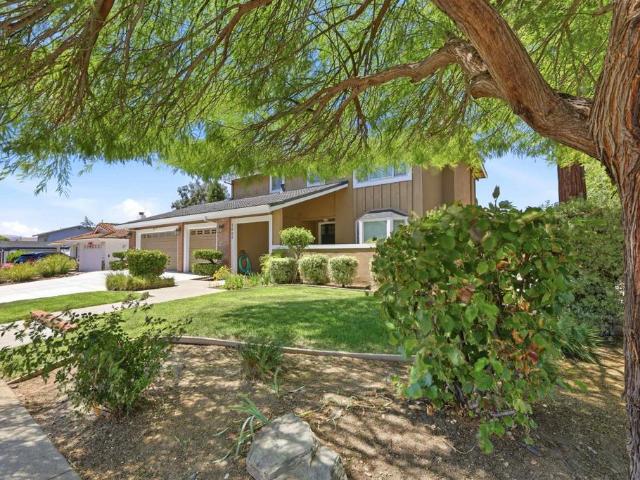 1042 Lomitas Ave