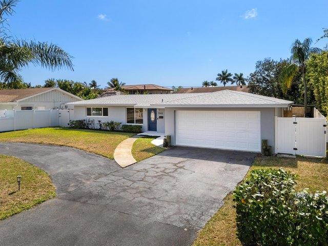 1042 SW 23rd Ave, Boynton Beach, FL 33426