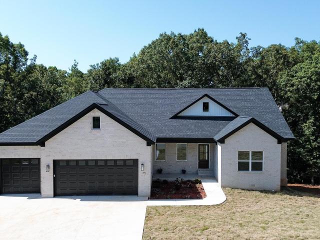 1042 Skyline Dr
