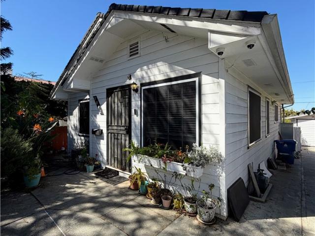 1042 W 15th St, San Pedro, CA 90731 | MLS #SR26061 | Compass