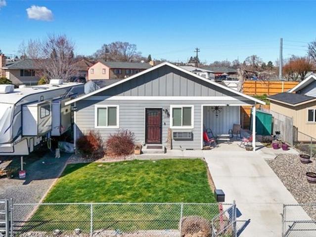 1042 W Charlotte St, Moses Lake, WA 98837