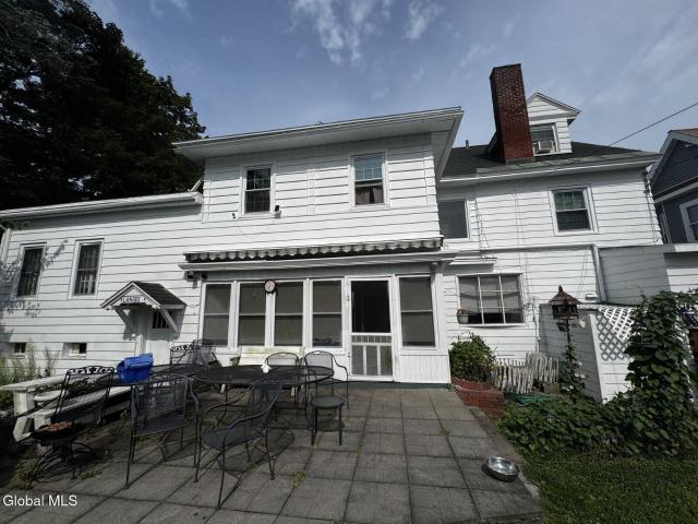 1042 Waverly Place