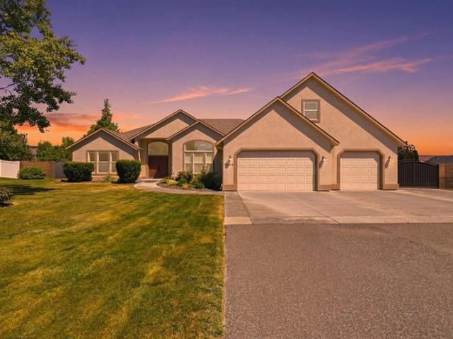 104318 E Nicole Dr, Kennewick, WA 99338