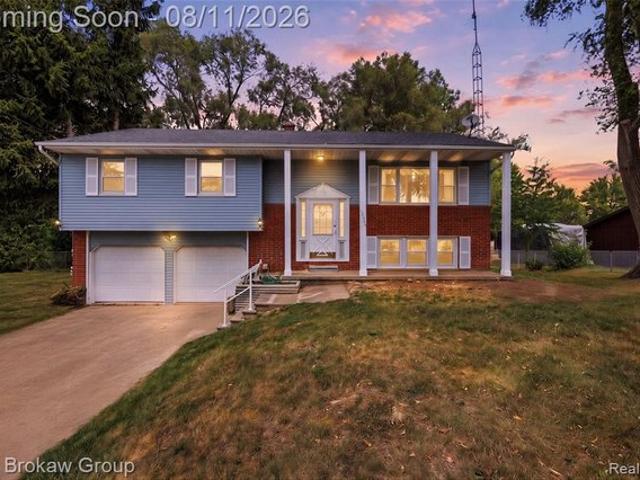 10431 Davison Rd, Davison, MI 48423