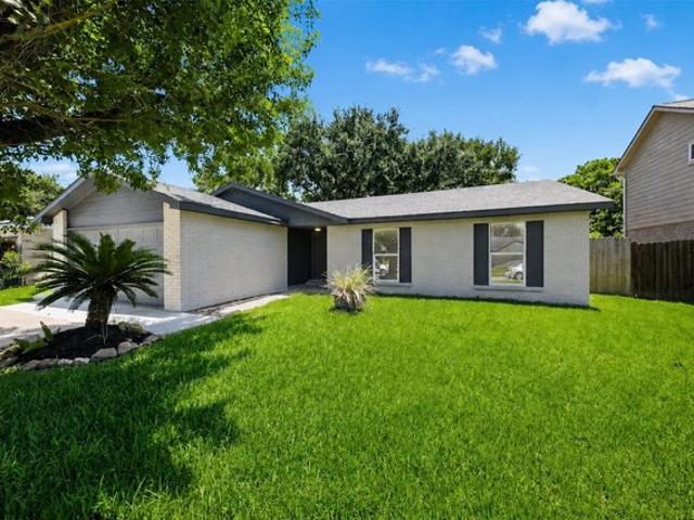 10431 Long River Dr, Sugar Land, TX 77498