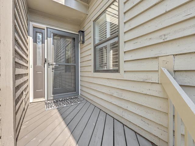 1043 Marsh Court Lane