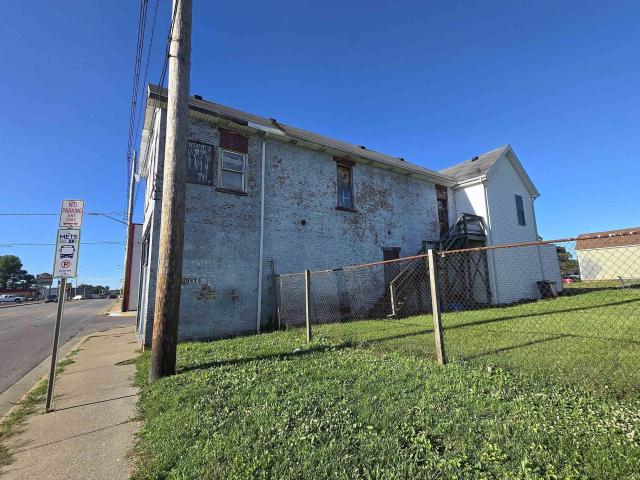1043 N Fulton Avenue