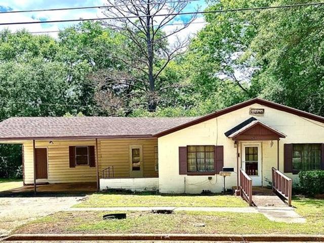 1043 NE Flint St, Dawson, GA 39842