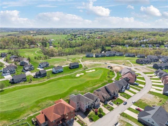 1043 Blackthorne Dr, Jeannette, PA