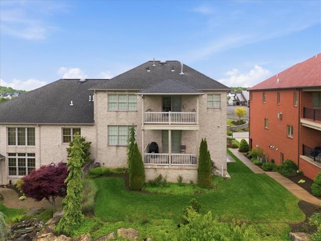 1043 Blackthorne Dr