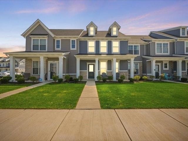1043 E 117th Ln, Crown Point, IN 46307
